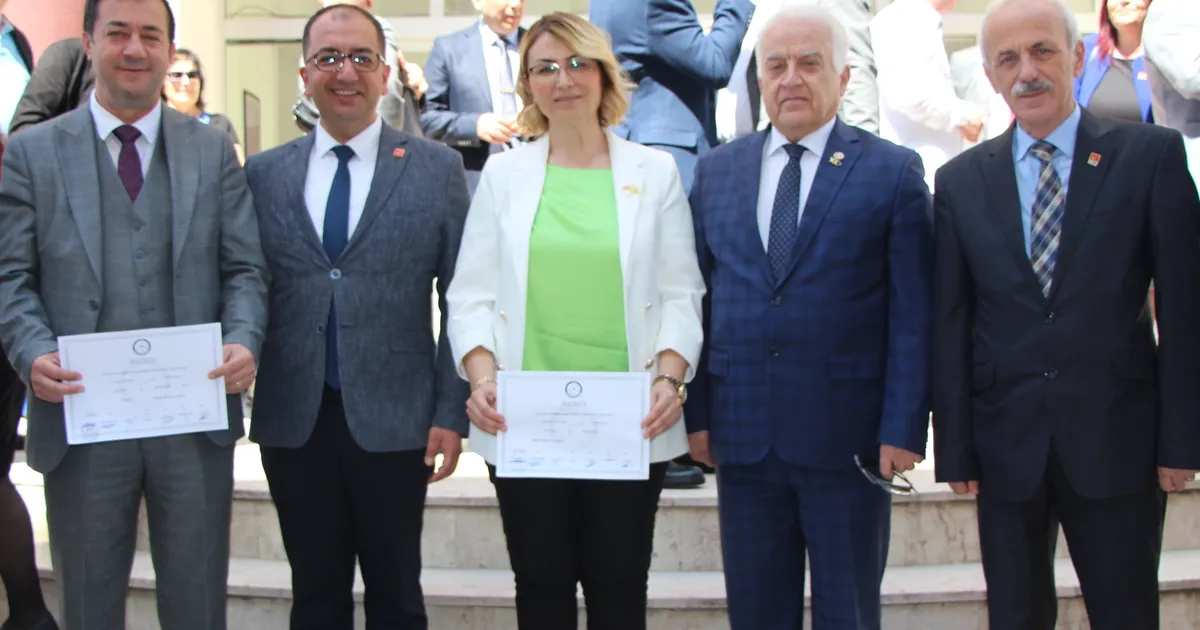 Yasemin Fazlaca, Avni Kurt ve Turan Canbay mazbatalarını aldılar ...