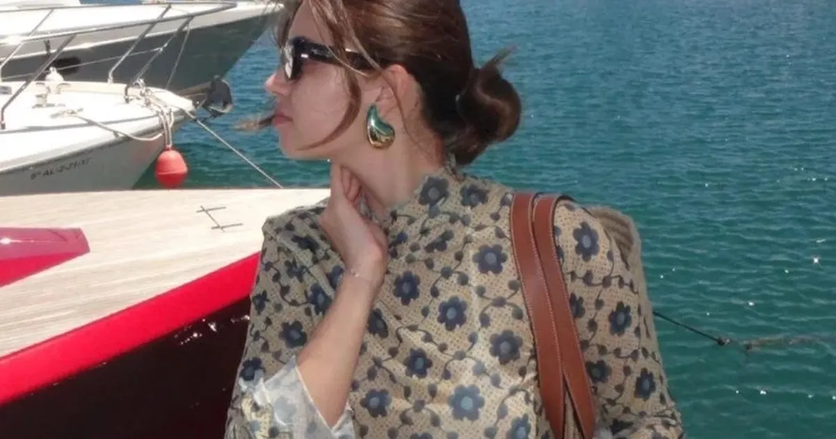 İspanya paylaşımlarına doyamadı! Afra Saraçoğlu’ndan bikinili şov ...