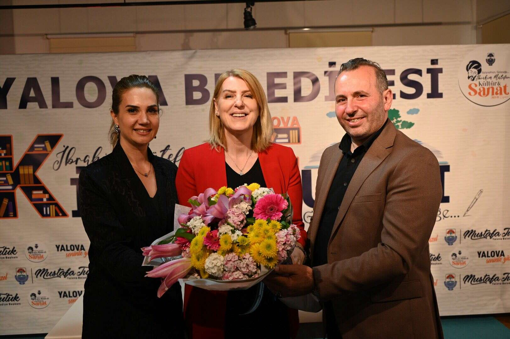 Gazeteci Türküsev okuyucularıyla buluştu