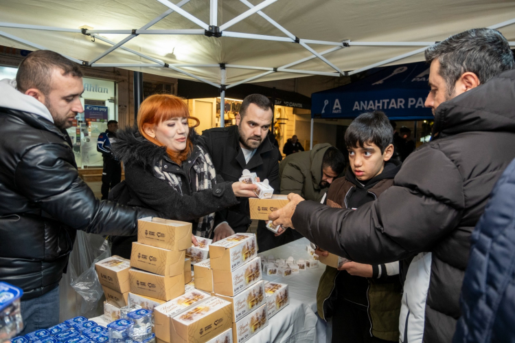 Yalova Belediyesi’nden kandil simidi ve lokum ikramı - Yalova Haberleri